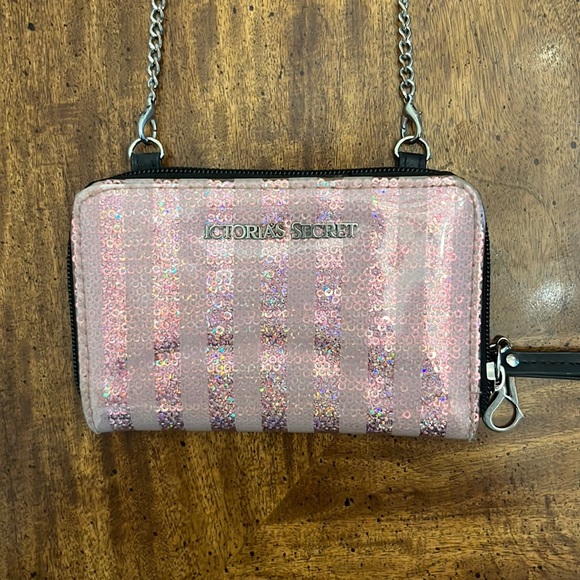 Victoria's Secret | Bags | Used Victorias Secret Clutchphone Case ...